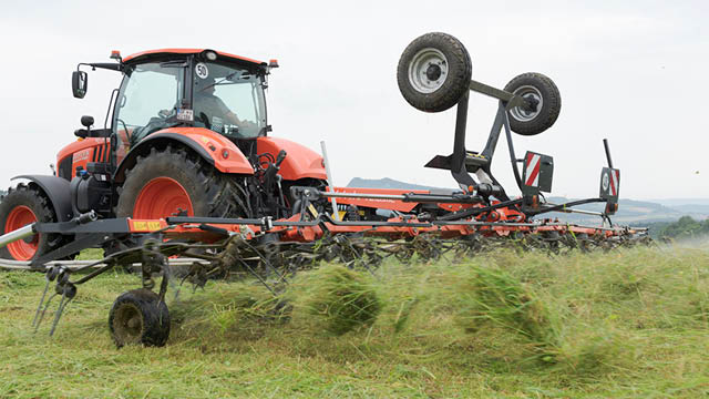 TE8500-TE10000 Series Tedders | Kubota Canada